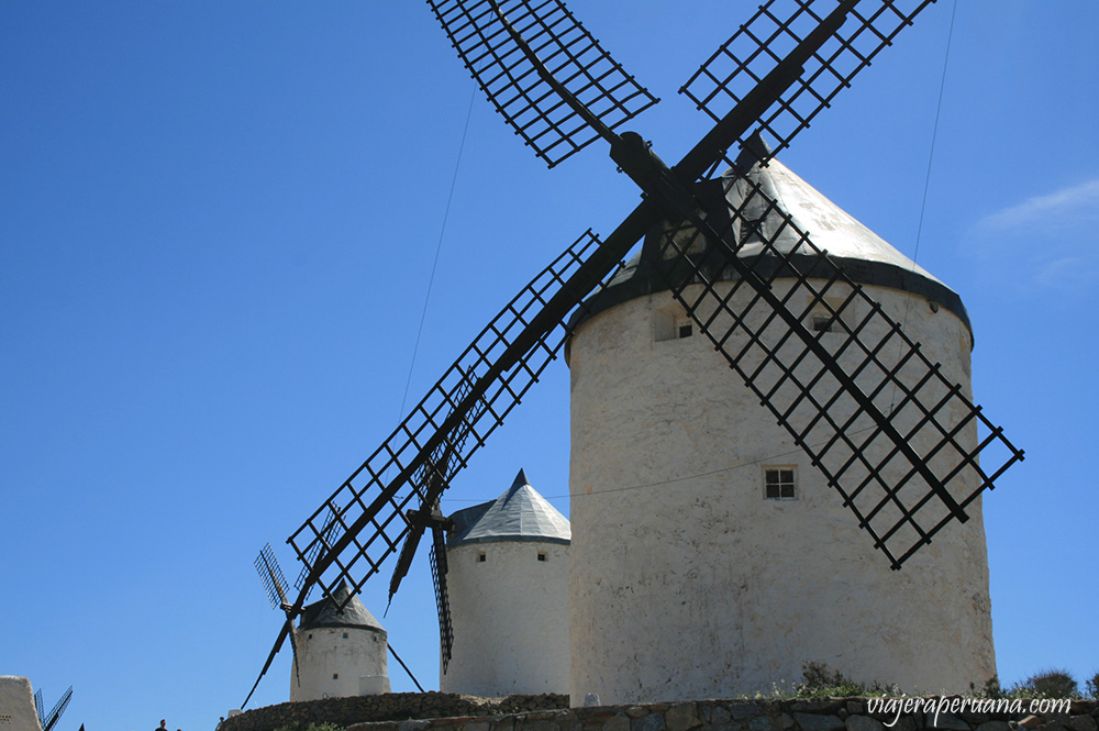 Quijoteando en los molinos de viento de Consuegra | Viajera Peruana